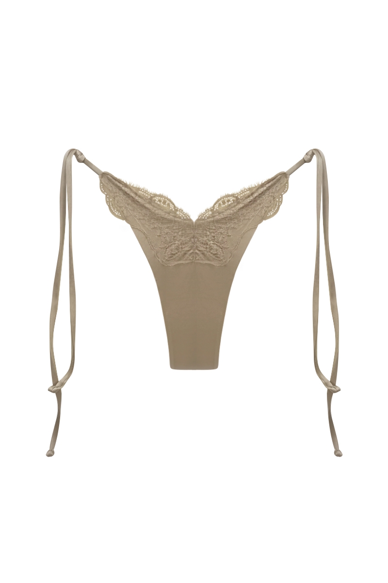 Slip 4 laccetti in lycra effetto seta ornato da pizzo macramè